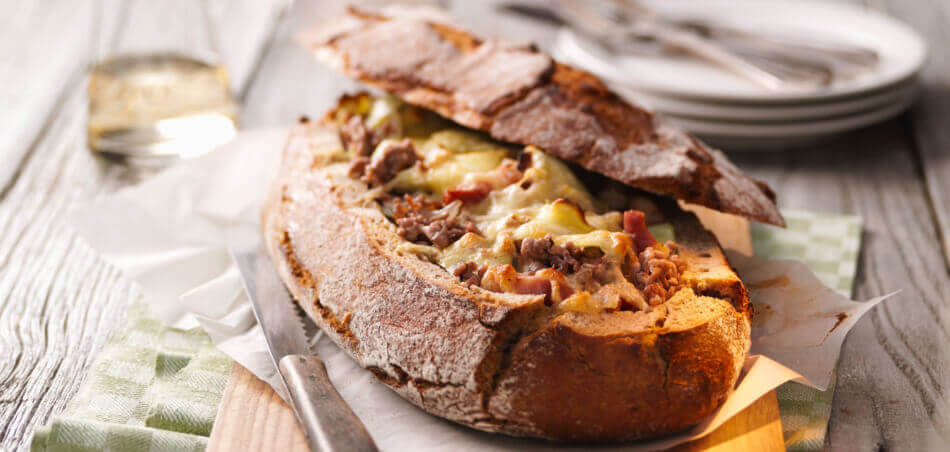 Hackfleischauflauf im Brotlaib - Rezept | LIDL Kochen