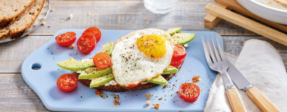 Avocado-Tomaten-Brot mit Spiegelei - Rezept | LIDL Kochen